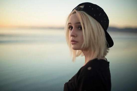Bea Miller tem novo single e vídeo ''Wisdom Teeth''
