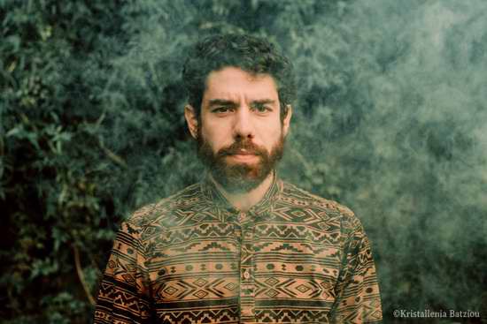 Luca Argel lança lyric video para o tema ''Agoniza mas não morre''