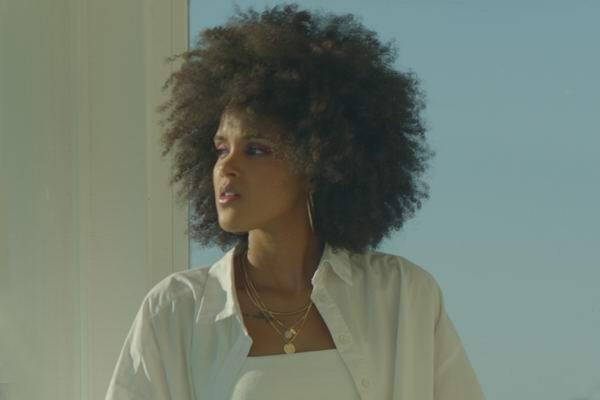 Jéssica Pina estreia-se com música nova, ''Vento Novo''