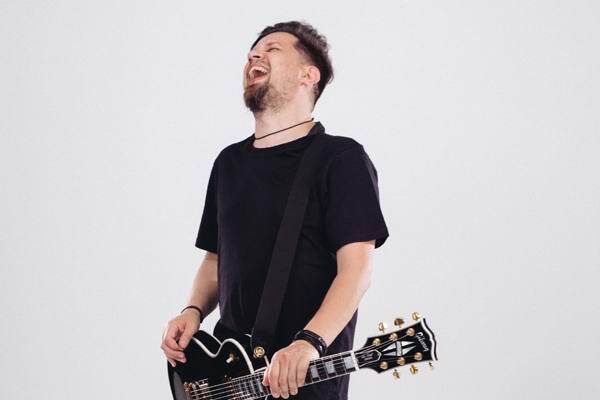 Cörte Real anuncia novas datas da tour e um disco ao vivo