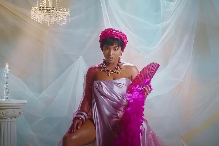 Josslyn apresenta ''Bô Mudá'' e marca uma nova fase da sua carreira