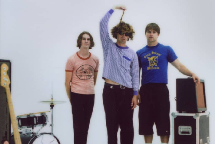 almost monday regressam com novo single e videoclipe, ''lost''