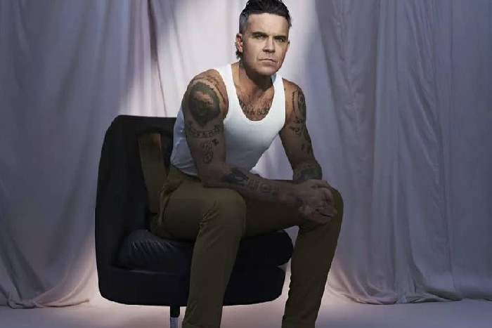 Robbie Williams lança de surpresa novo álbum ''BRITPOP''